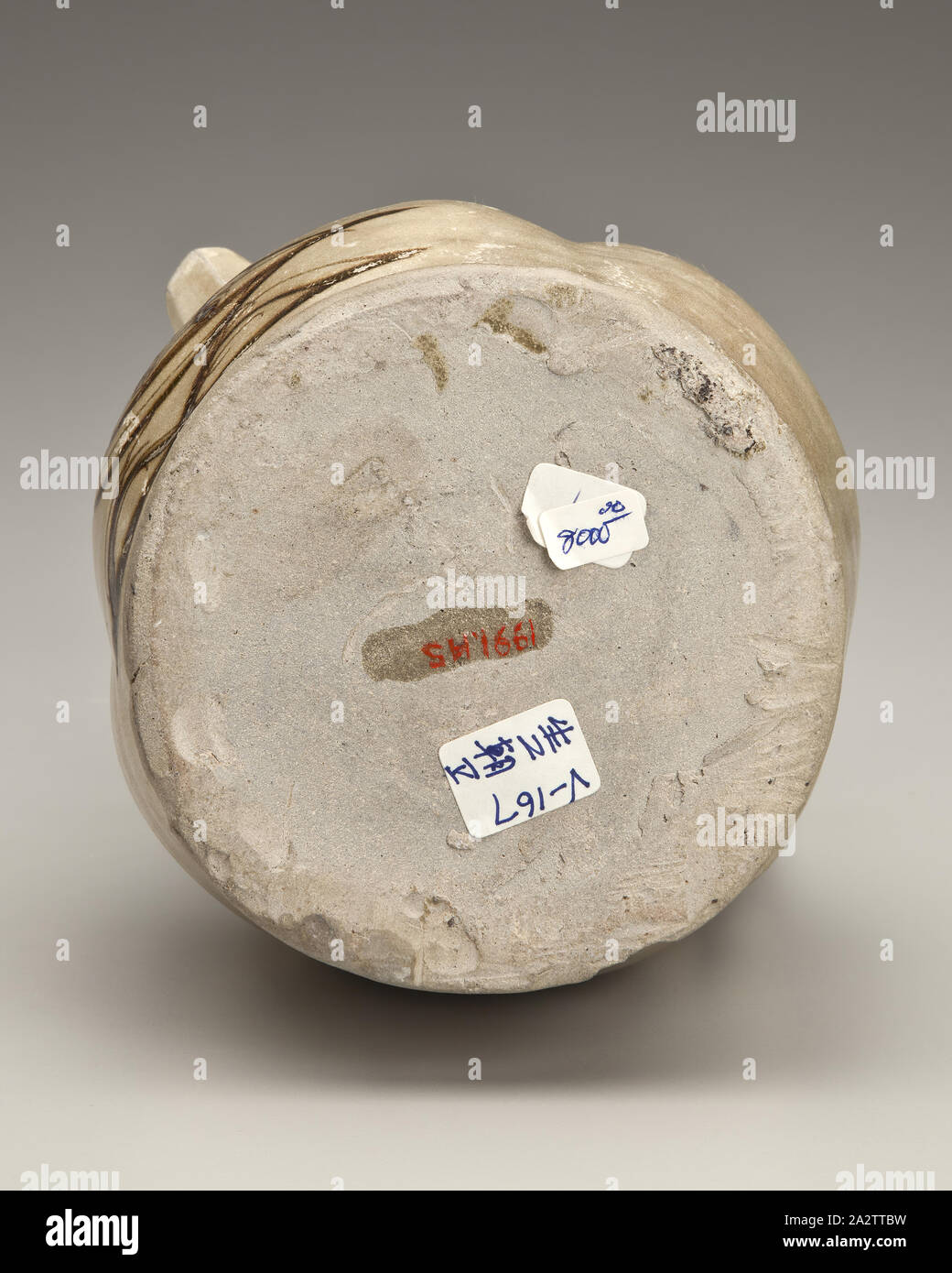 melon-shaped ewer with bird design, Stoneware (chnagsha Ware), H: 7-3/8 ...