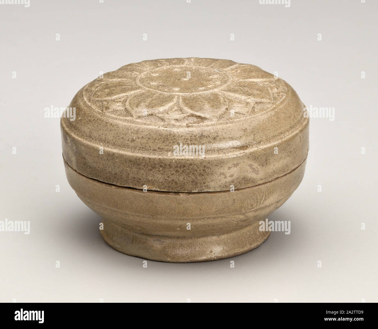 covered box, 618-906, Stoneware (changsha Ware), Diam: 3-1/8 in., Asian ...
