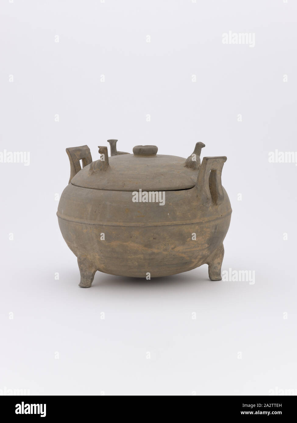 Covered ritual cooking vessel hi-res stock photography and images - Alamy