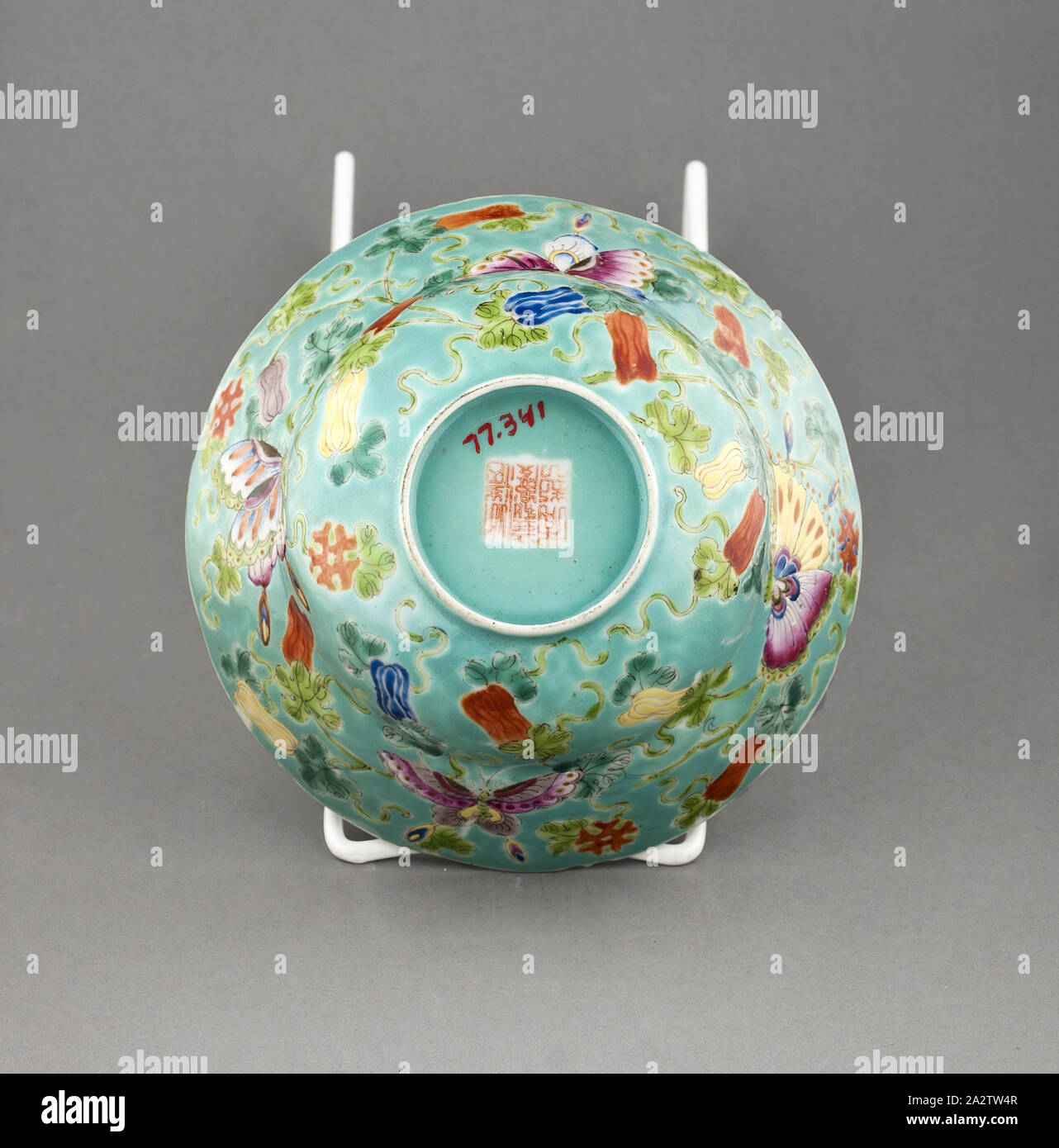 bowl, Overglaze Enamels, 2-5/8 h, 5-3/4 d, Asian Art Stock Photo - Alamy
