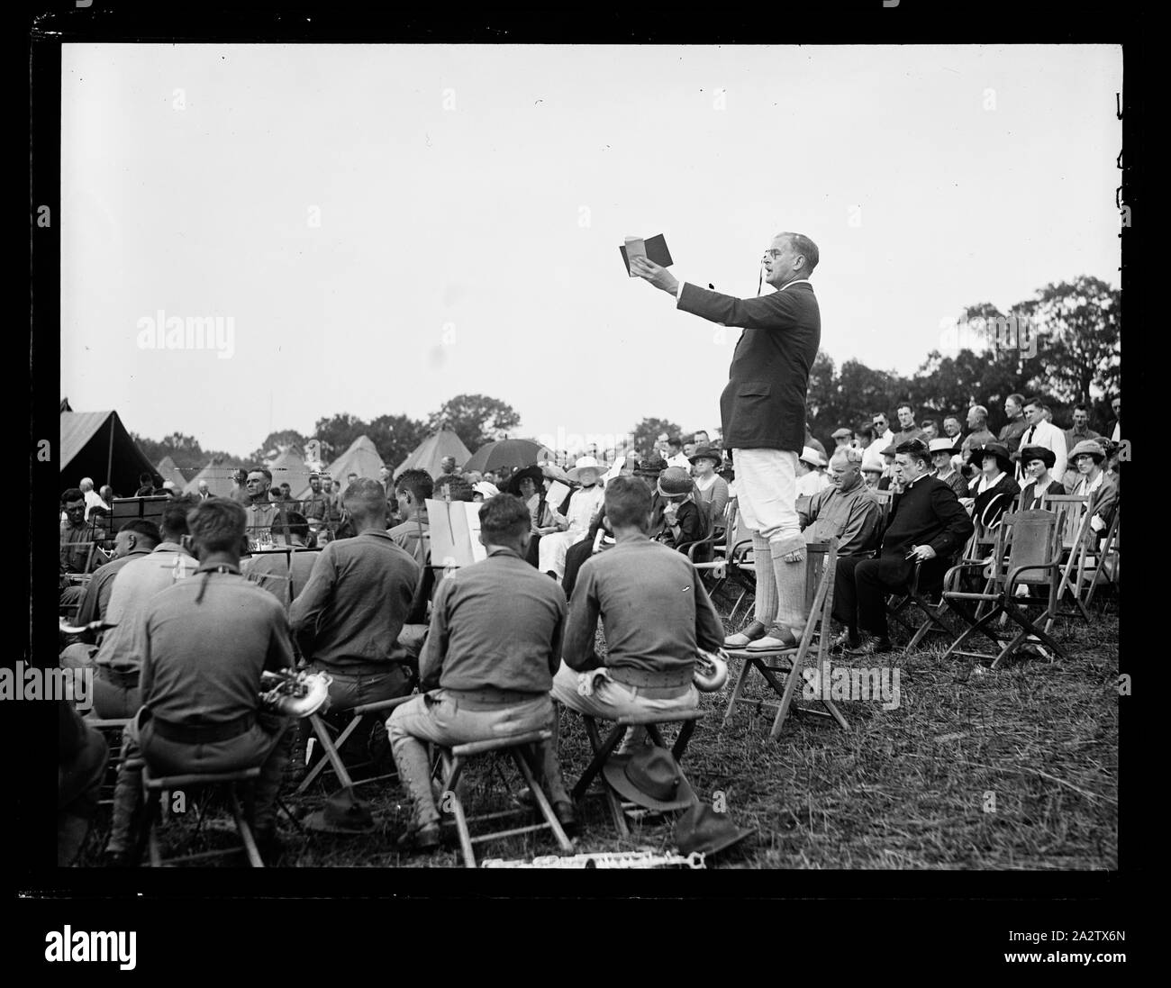 Reenactment of Pickett's Charge at the battle of Gettysburg ...