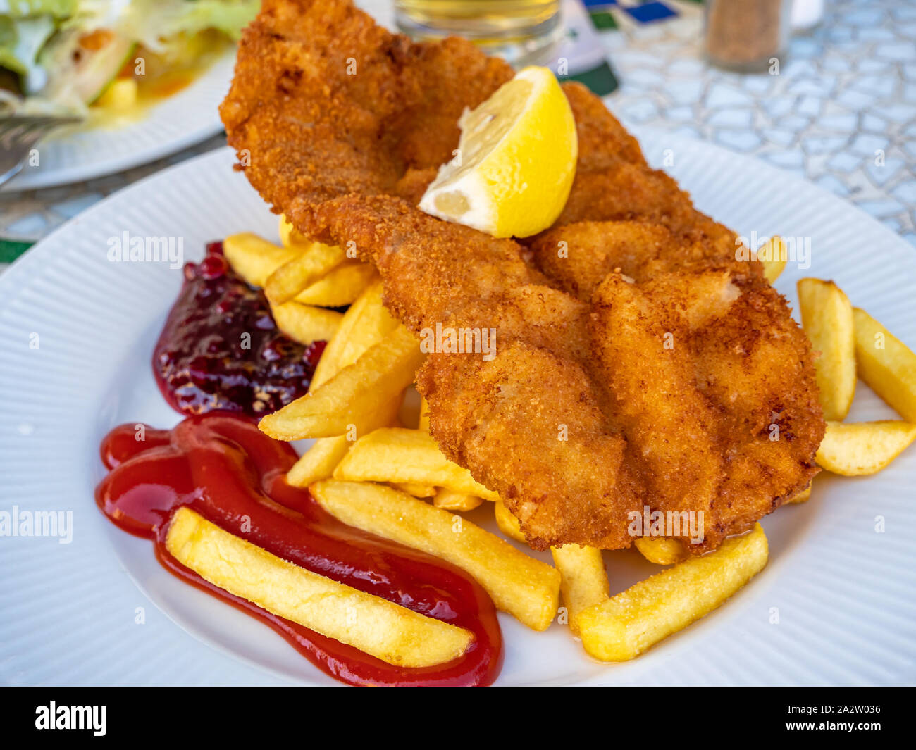 Schnitzel chips salad hi-res stock photography and images - Alamy