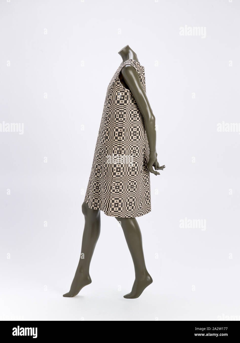 Op art fashion hi-res stock photography and images - Alamy