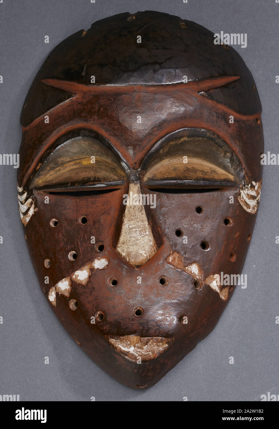 face mask (Kindom Bolo), Pende people, 1900-1930, wood, pigment, 9-1/4 ...