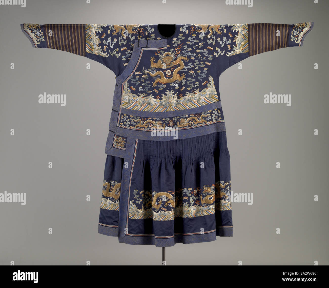 man's formal court robe (chaopao), Unknown, Qing dynasty, late 1700s ...