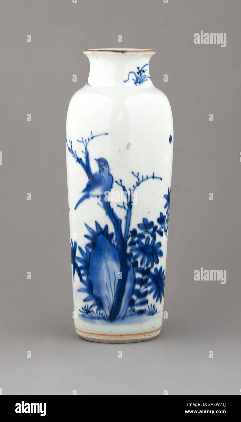 Underglaze blue decoration hi-res stock photography and images - Alamy