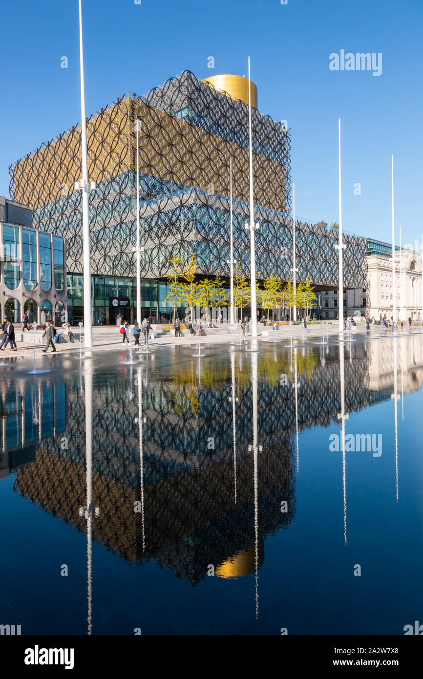 The New Library of Brmingham reflected in a pool, Centenary Square ...