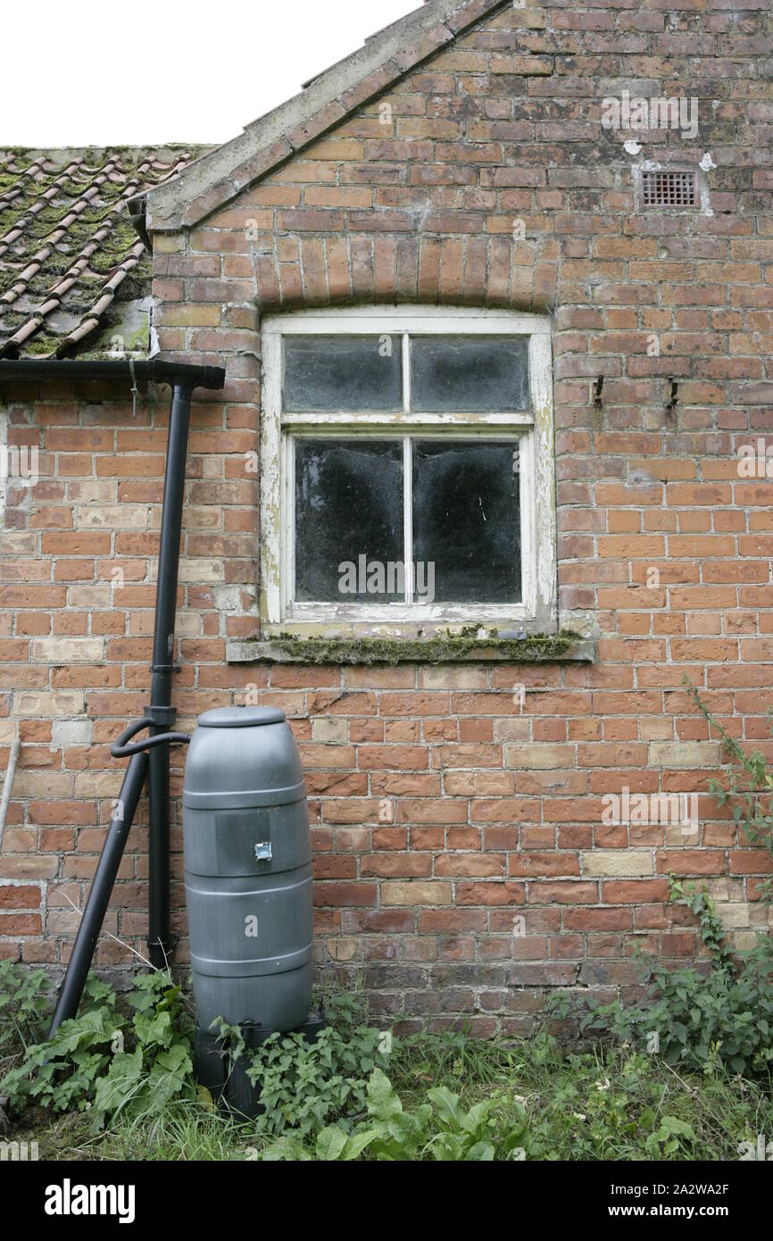 Old Brick Outbuilding of Georgian Manor House with window and water ...