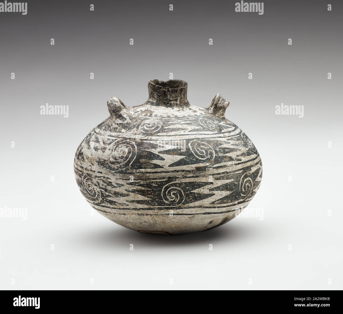 Two lug handles hi-res stock photography and images - Alamy