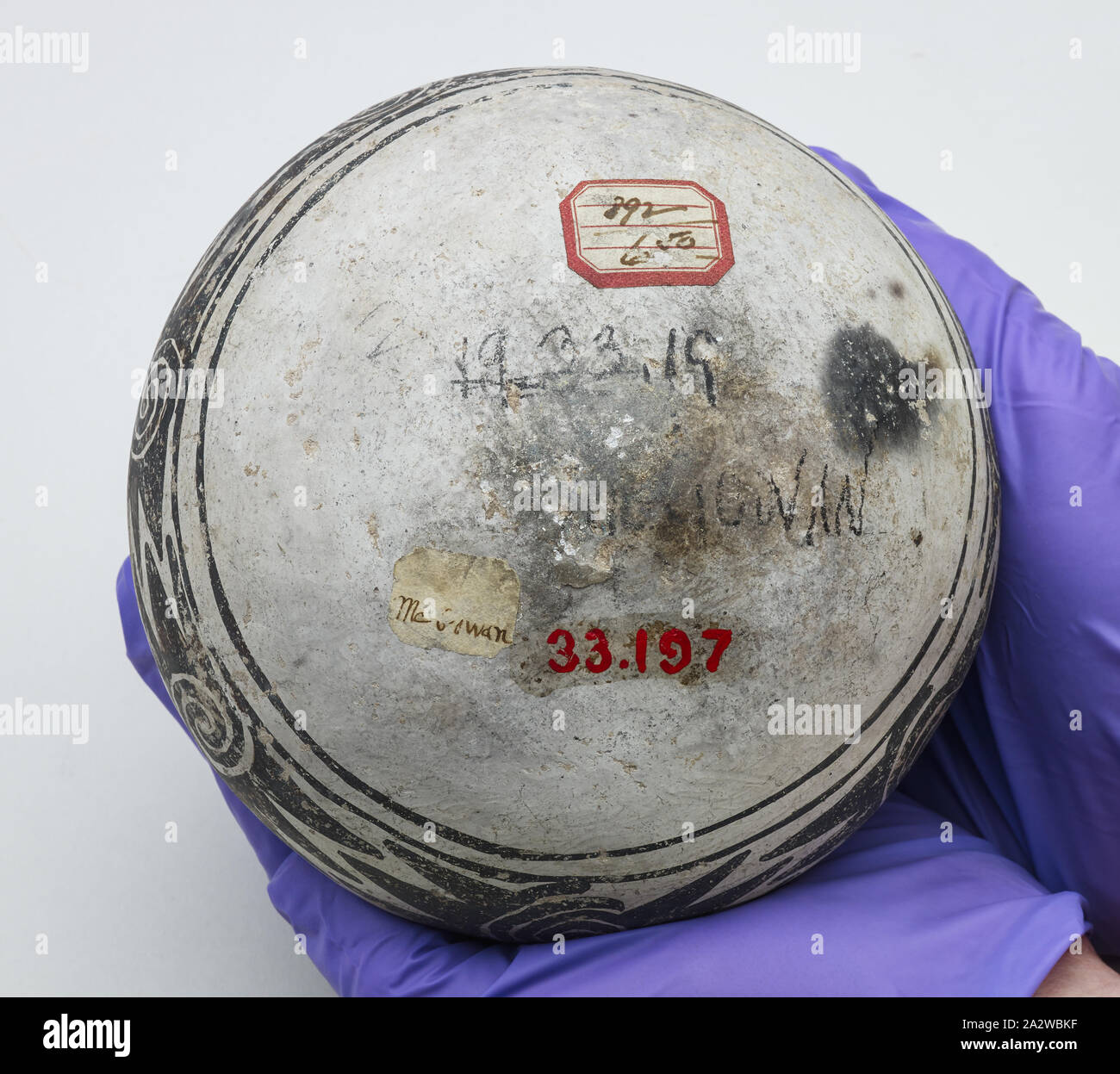 Two lug handles hi-res stock photography and images - Alamy