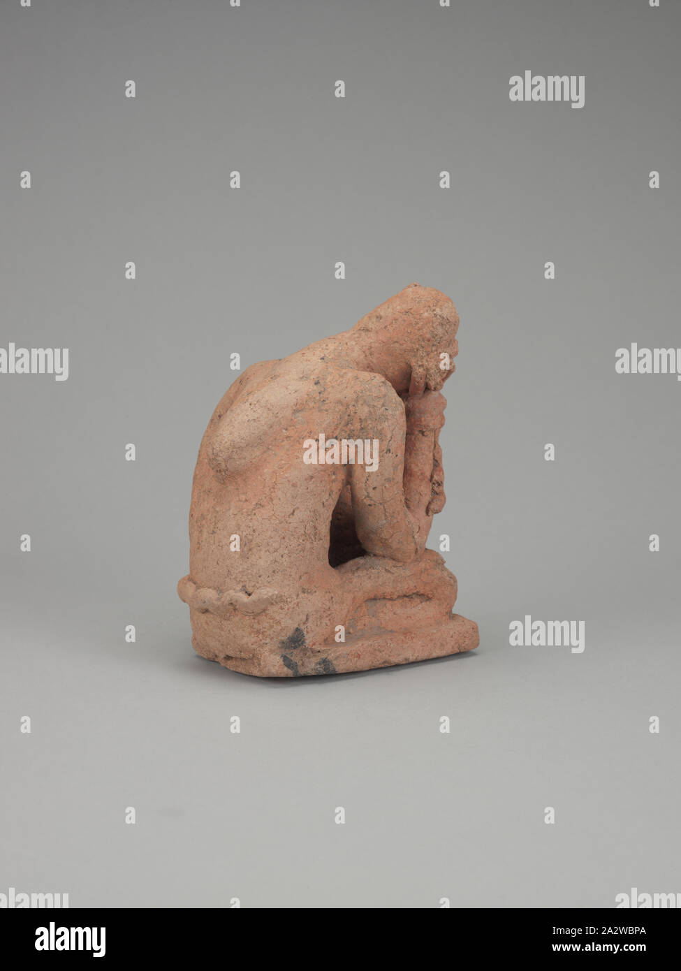 hunched figure, Jenne culture, 15th-18th century, terra-cotta, 8-5/8 x ...