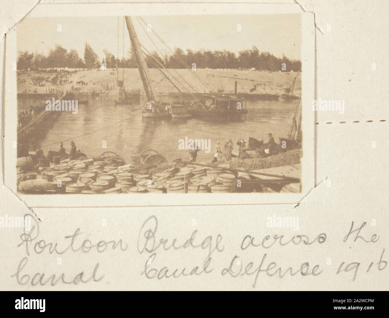 World war one soldiers pontoon hi-res stock photography and images - Alamy