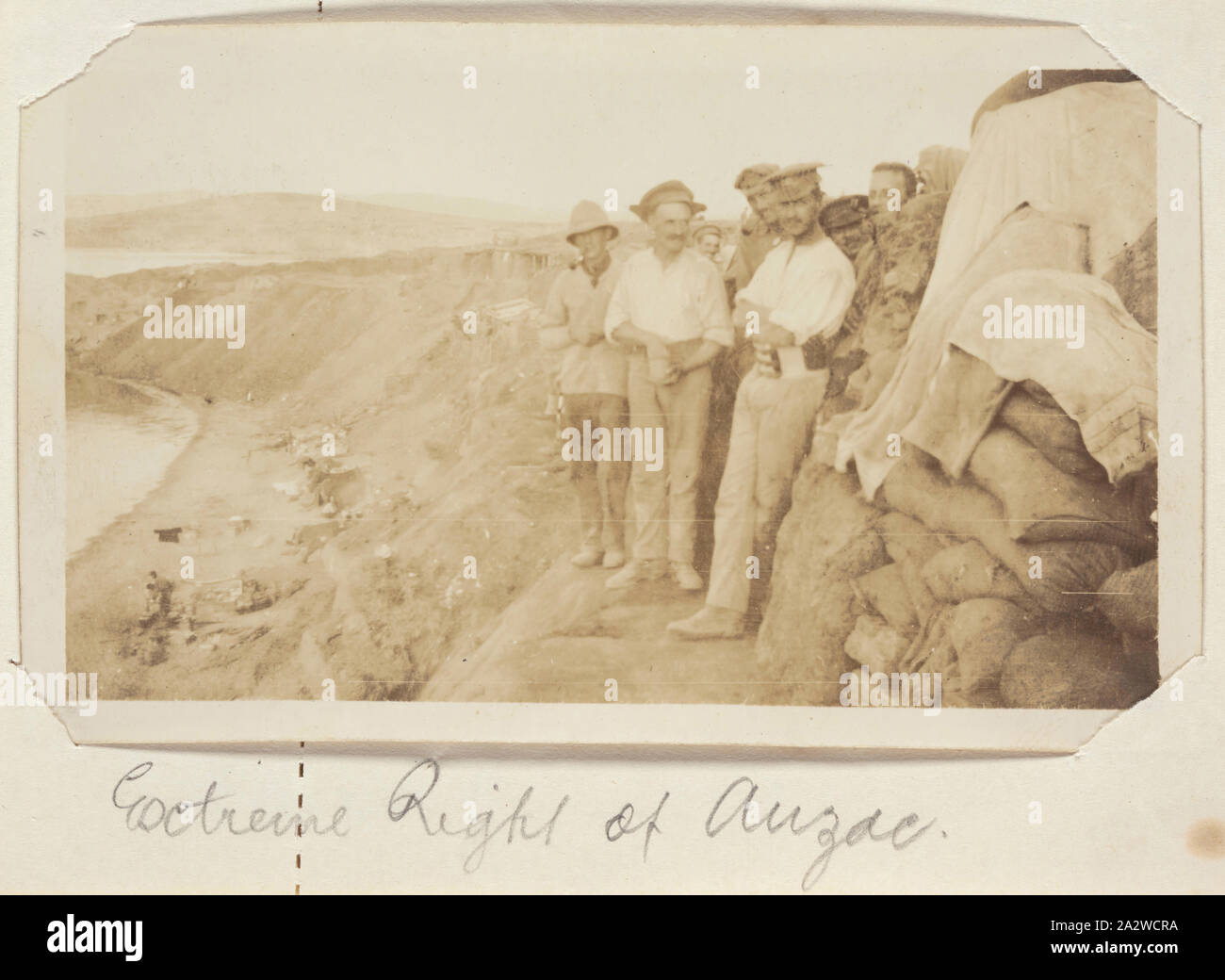 Anzac soldiers hi-res stock photography and images - Alamy