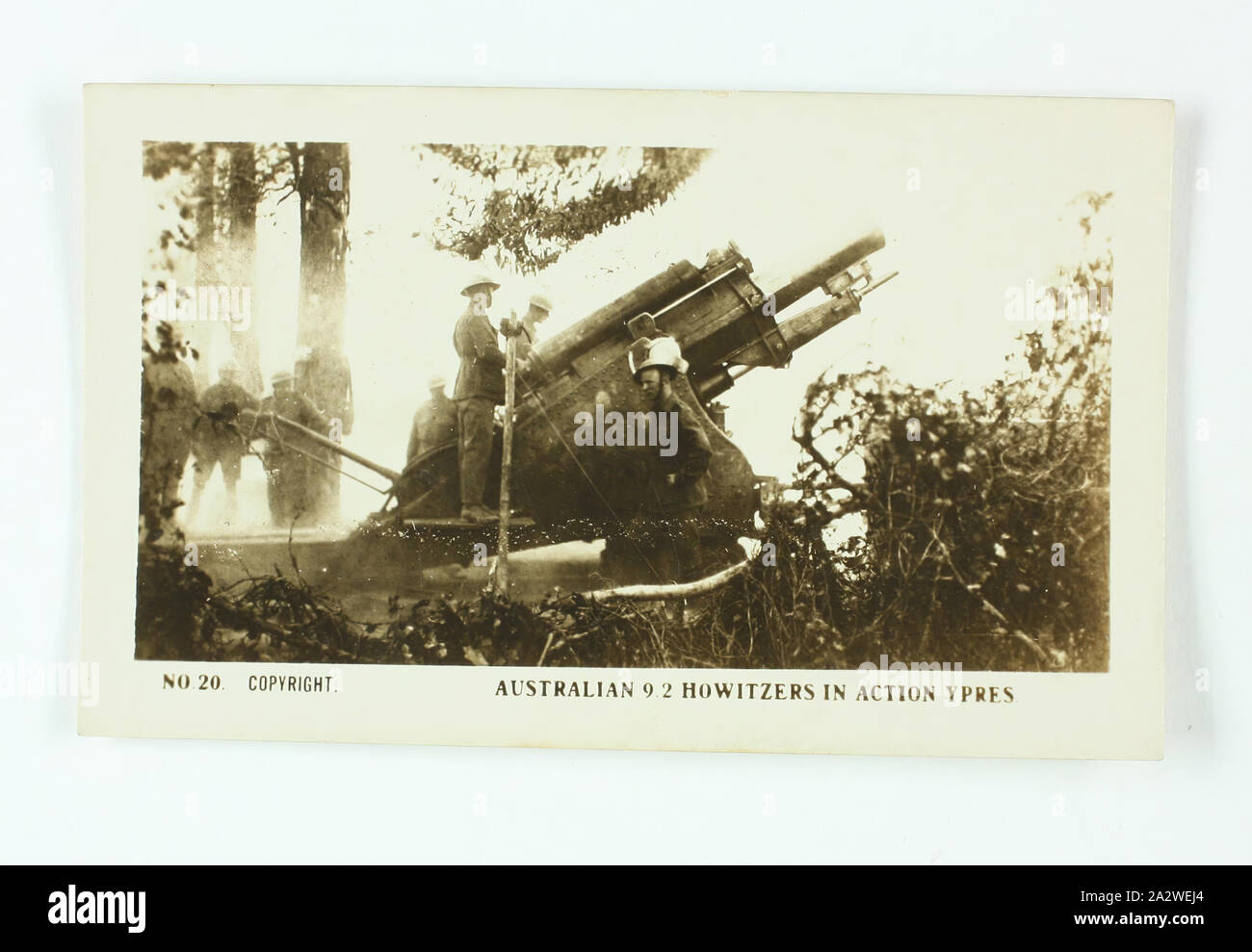 Cigarette cards depicting official war photographs hi-res stock ...