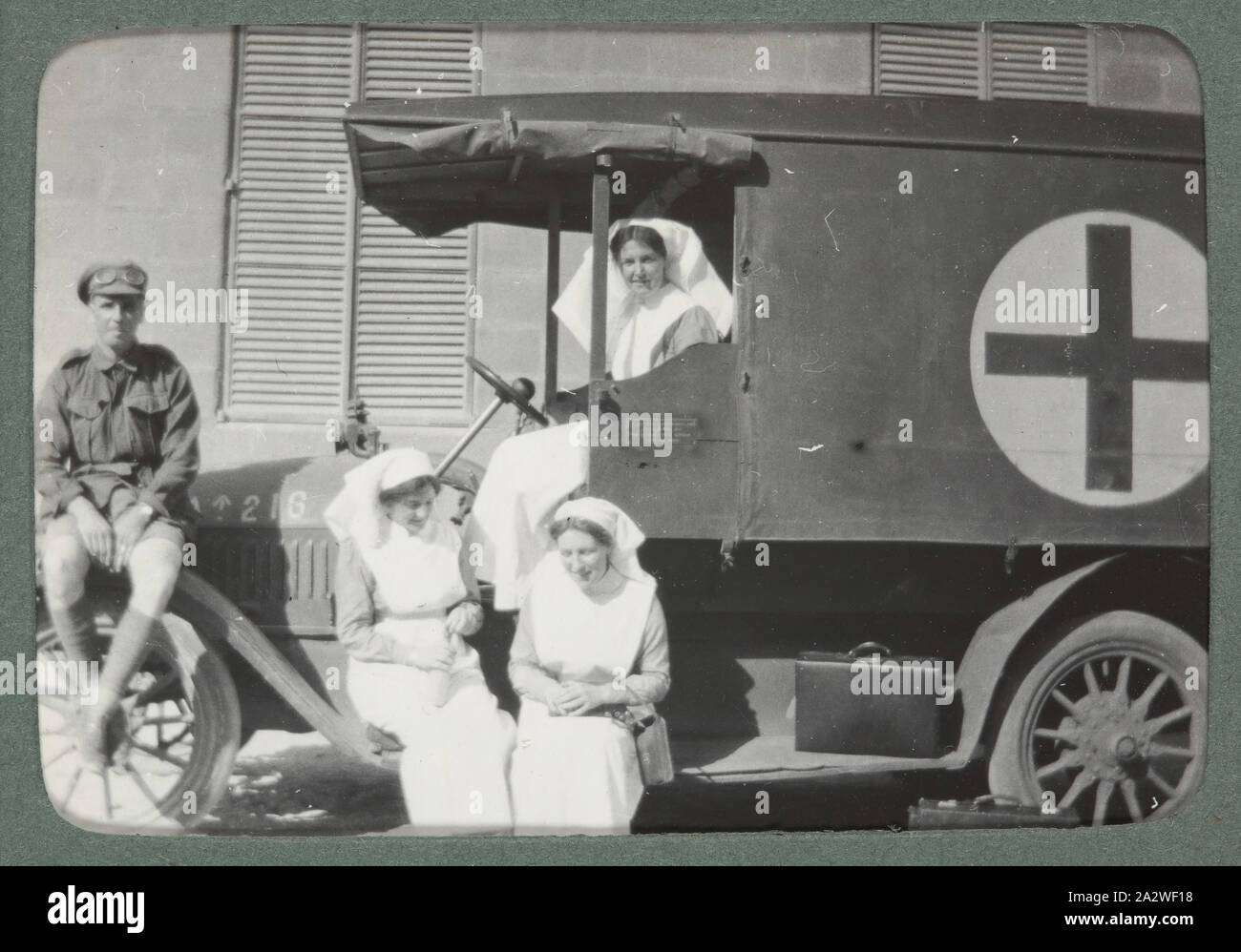 Digital Image - World War I, Group Portrait of Nurses & Soldier, Egypt ...