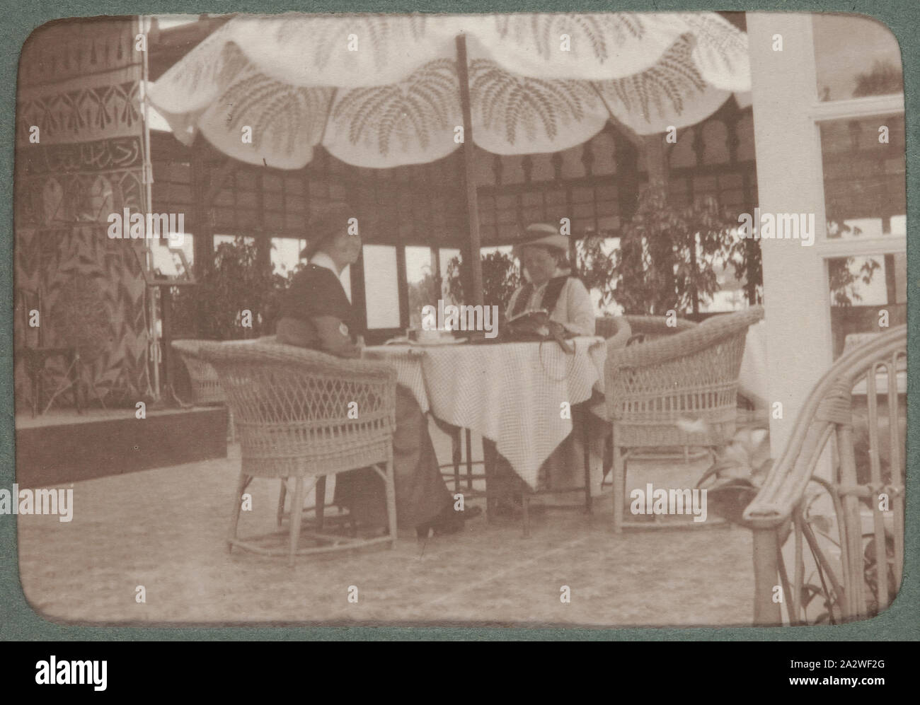 Dining in war hi-res stock photography and images - Alamy