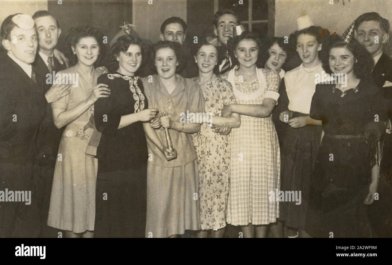 Photograph - Eileen & James Leech & Friends, England, mid-late 1940s ...