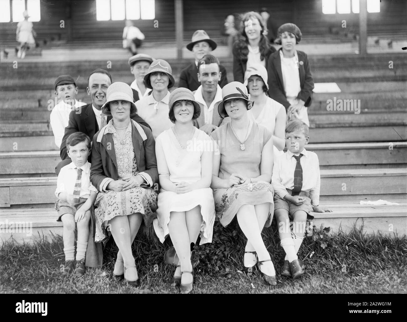 Family portrait 1930s hi-res stock photography and images - Alamy