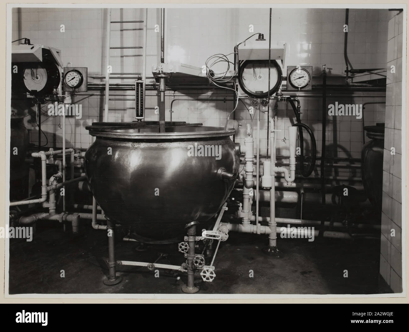 Finishing kettle hi-res stock photography and images - Alamy