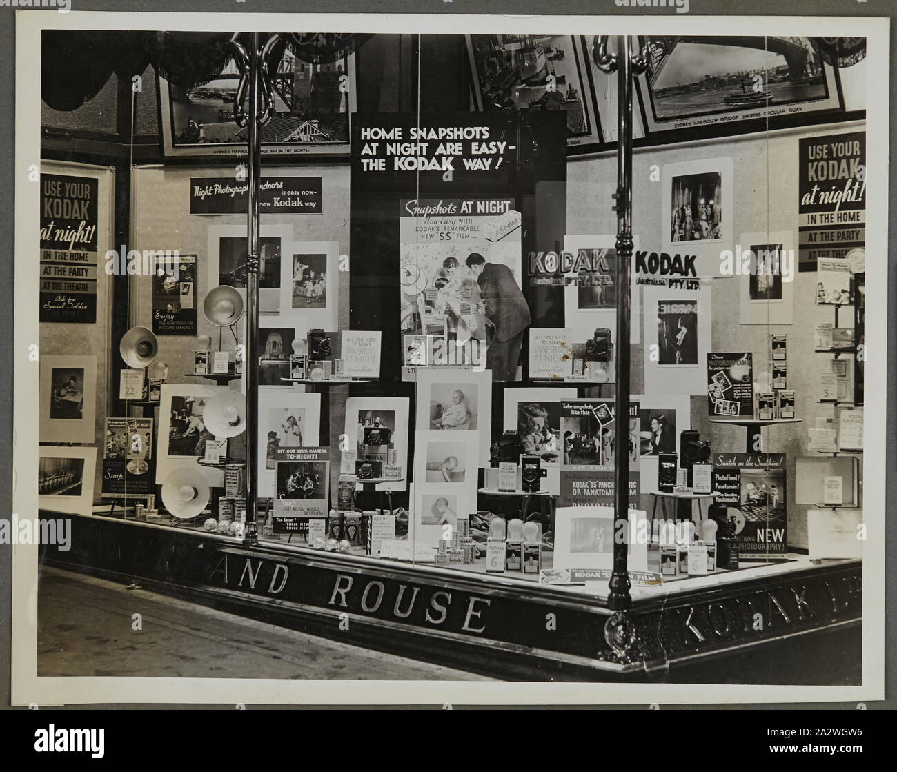 1930s shop window hi-res stock photography and images - Alamy