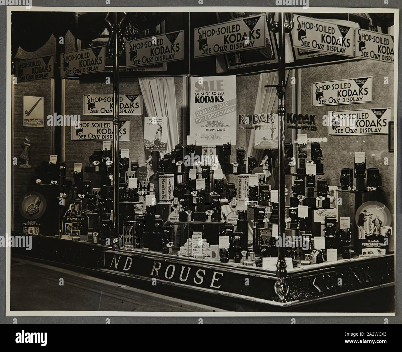 1930s shop window hi-res stock photography and images - Alamy