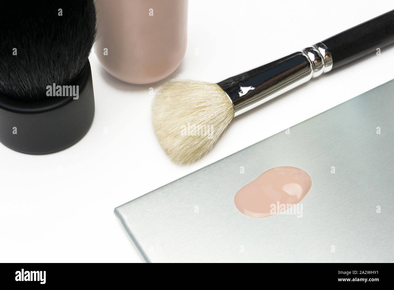 Liquid face powder hi-res stock photography and images - Alamy