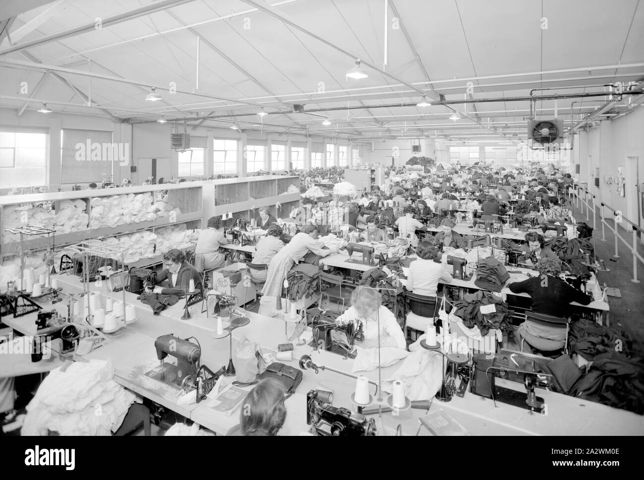 1950s female hi-res stock photography and images - Alamy