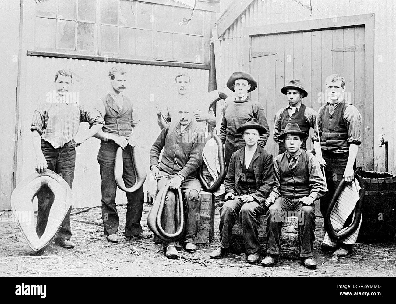 Factory workers 1900 hi-res stock photography and images - Alamy