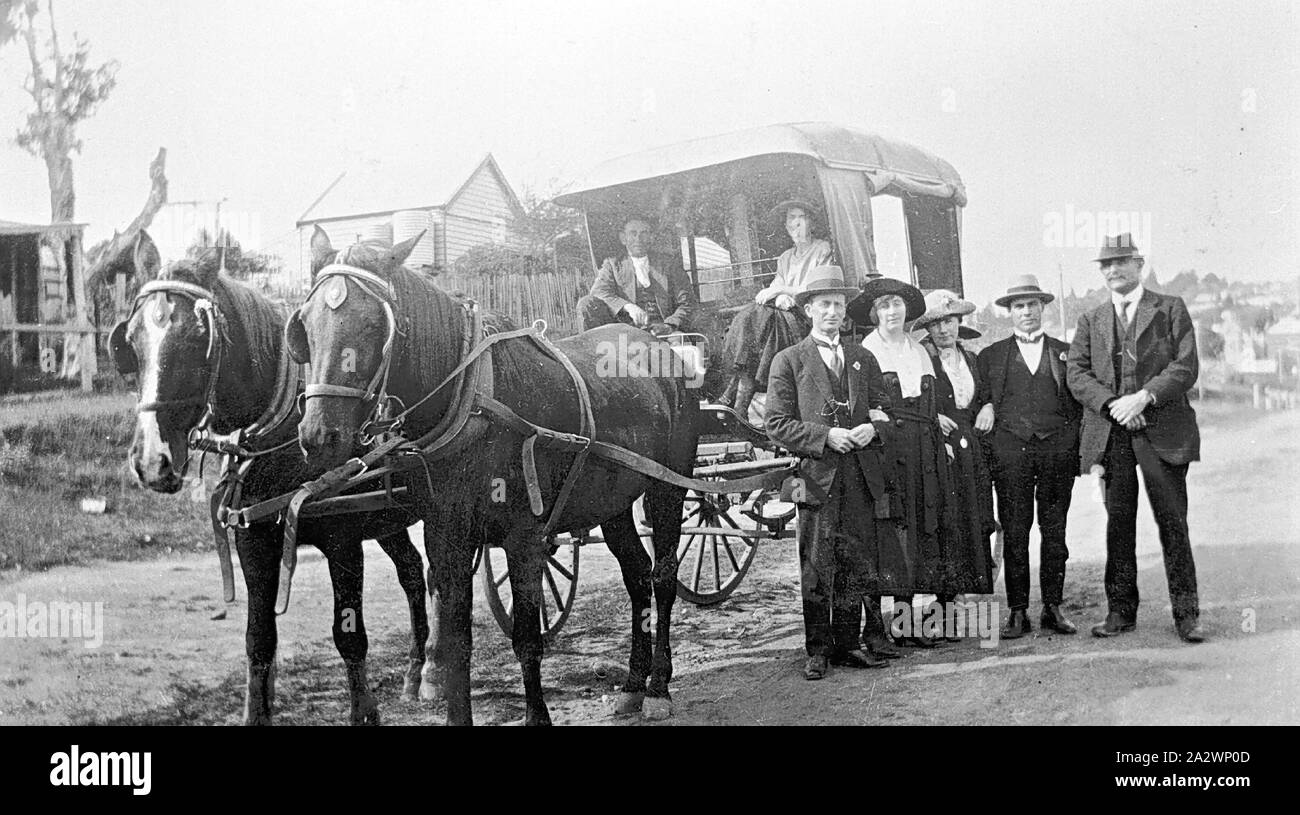 Horse drawn cab hi-res stock photography and images - Alamy