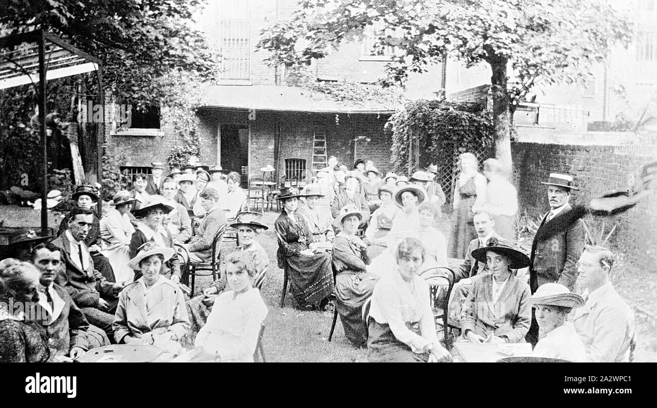 People out in victoria hi-res stock photography and images - Alamy