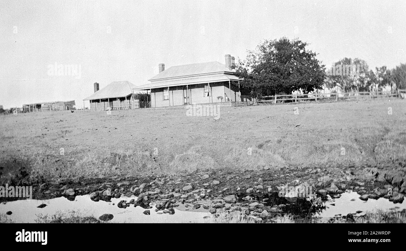 Negative - Glengower, Victoria, 1936, A farmhouse Stock Photo - Alamy