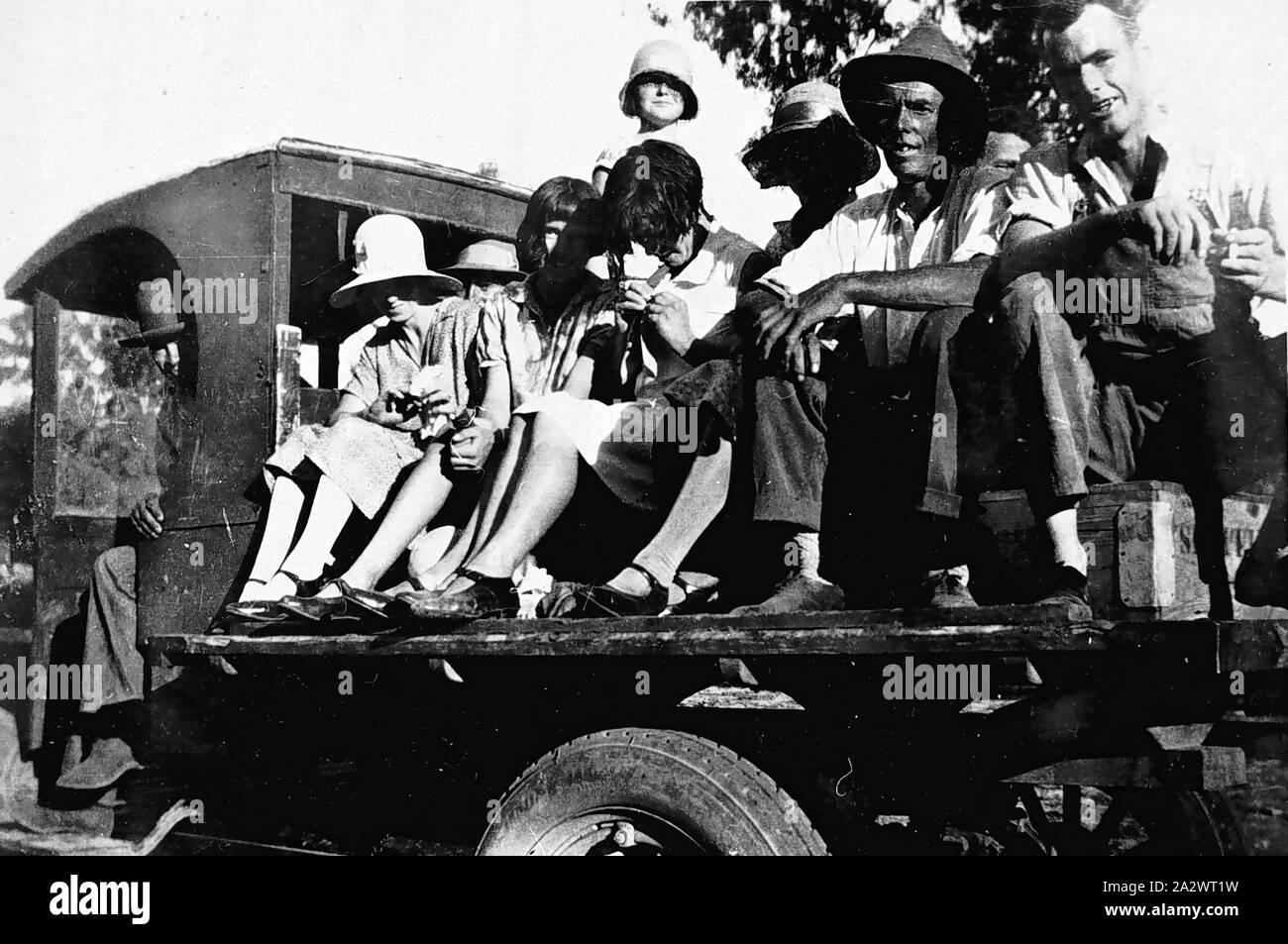 Negative - Group Of Grave Pickers, Nyah, Victoria, circa 1930, Grape ...