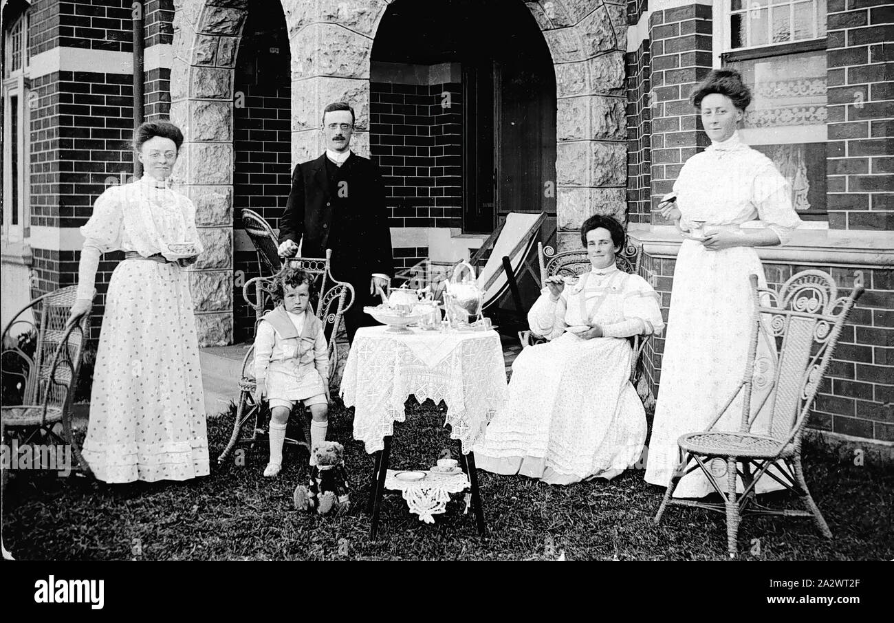 1907 family hi-res stock photography and images - Alamy