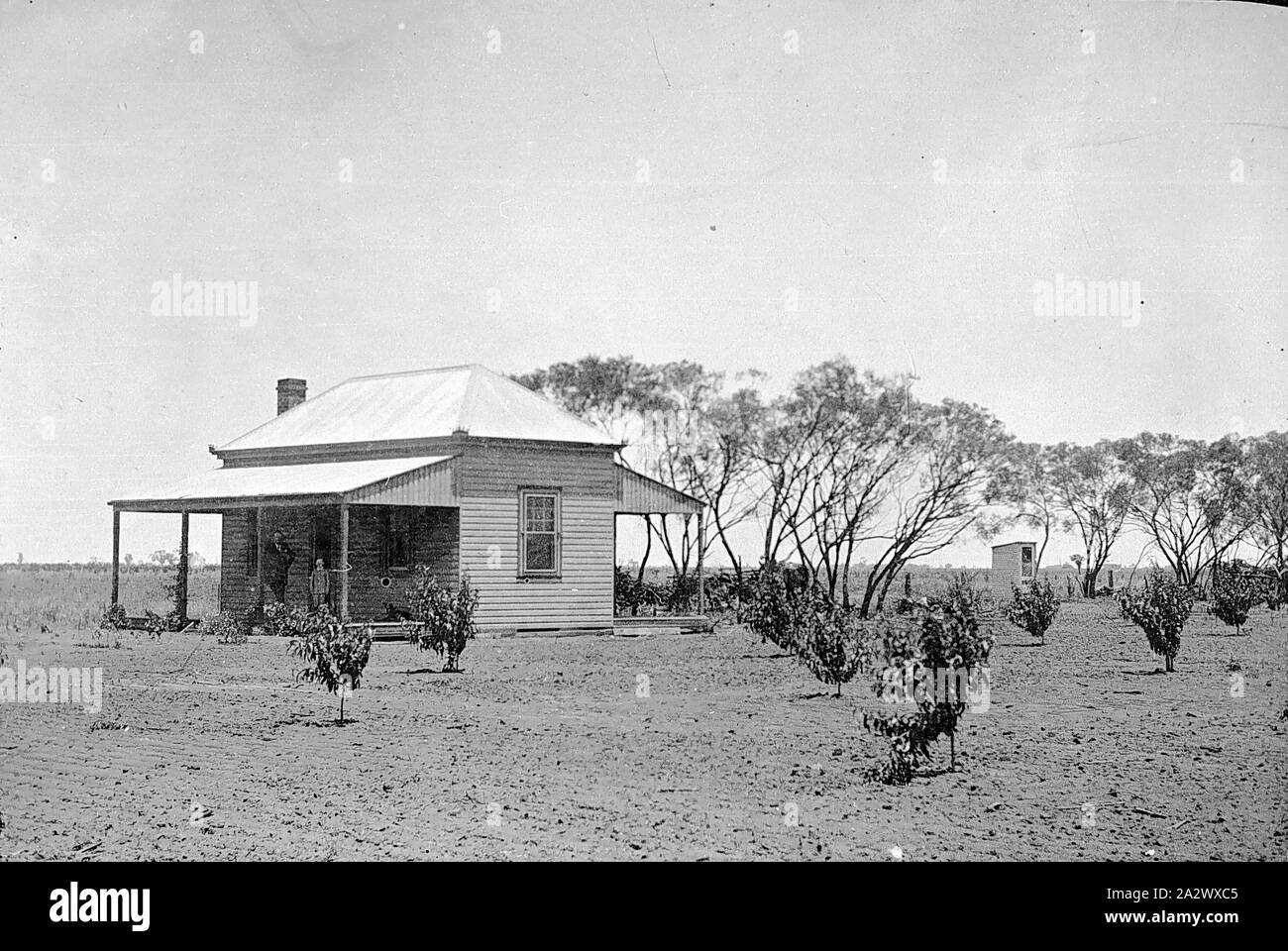 Small weatherboard cottage hi-res stock photography and images - Alamy