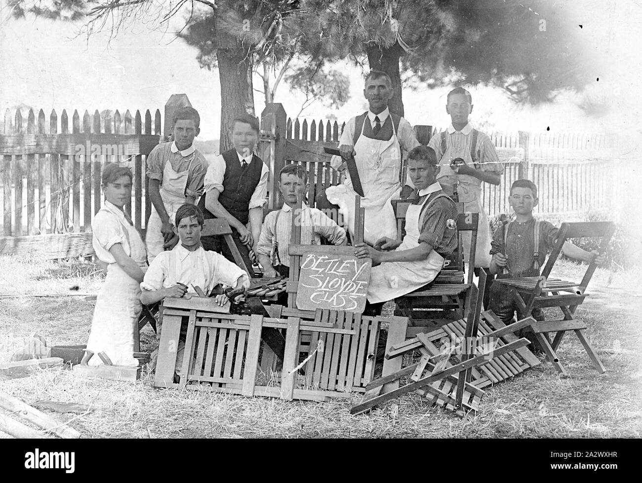 School under a tree hi-res stock photography and images - Alamy