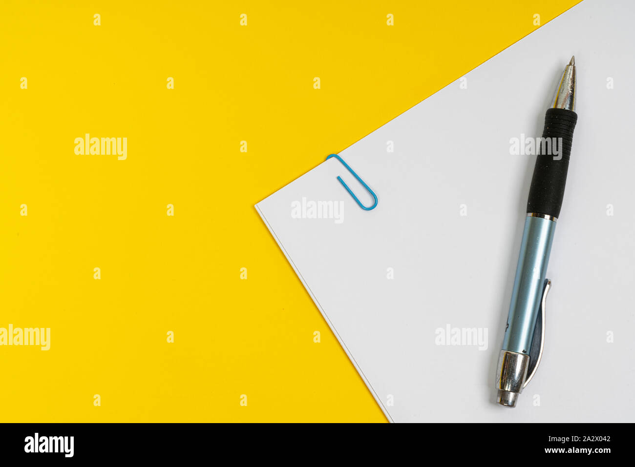 Plastic paper clip hi-res stock photography and images - Alamy