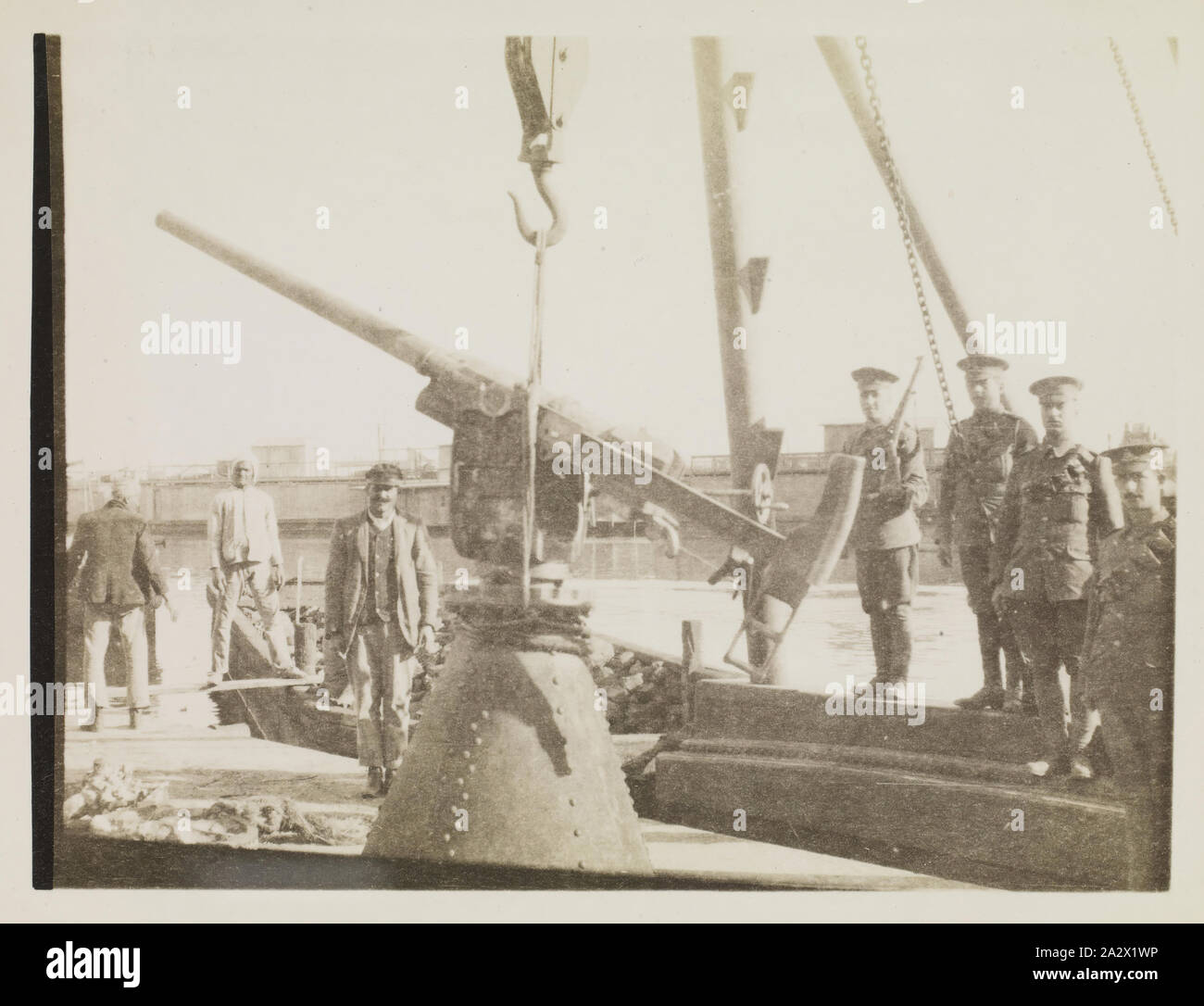 World war one pounder gun hi-res stock photography and images - Alamy