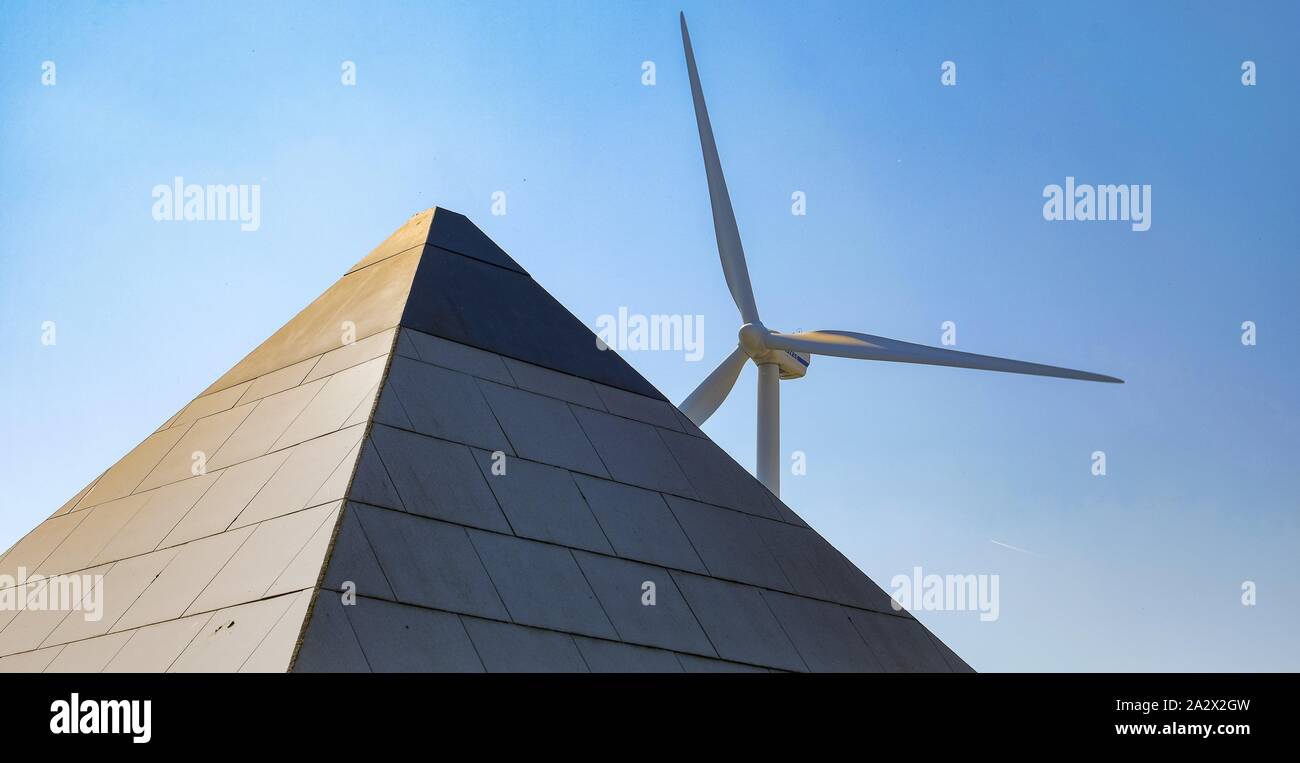 Rectangular pyramid roof house hi-res stock photography and images - Alamy