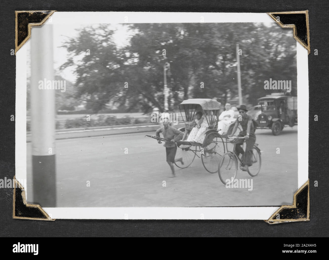 Singapore rickshaw hi-res stock photography and images - Alamy
