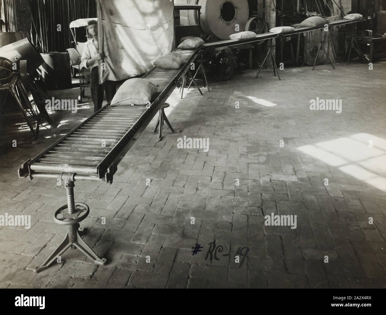 Factory 1930s hi-res stock photography and images - Alamy