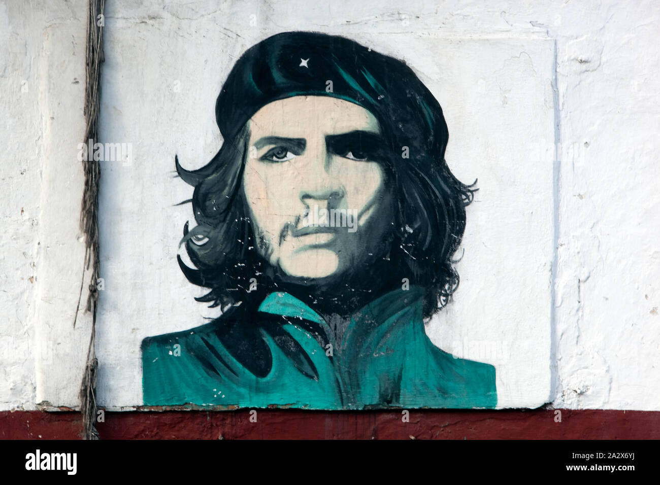 Revolutionary leader Che Guevara hand painted mural in Havana, Cuba ...