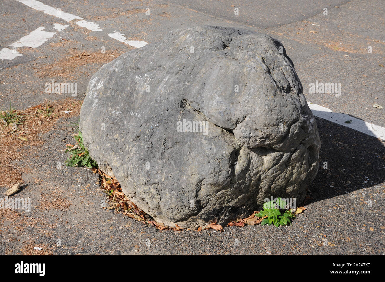 Huge stone hi-res stock photography and images - Alamy