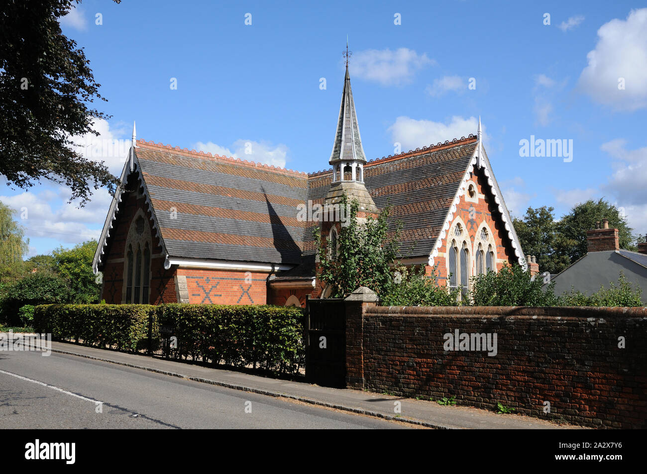 Gothic bargeboards hi-res stock photography and images - Alamy