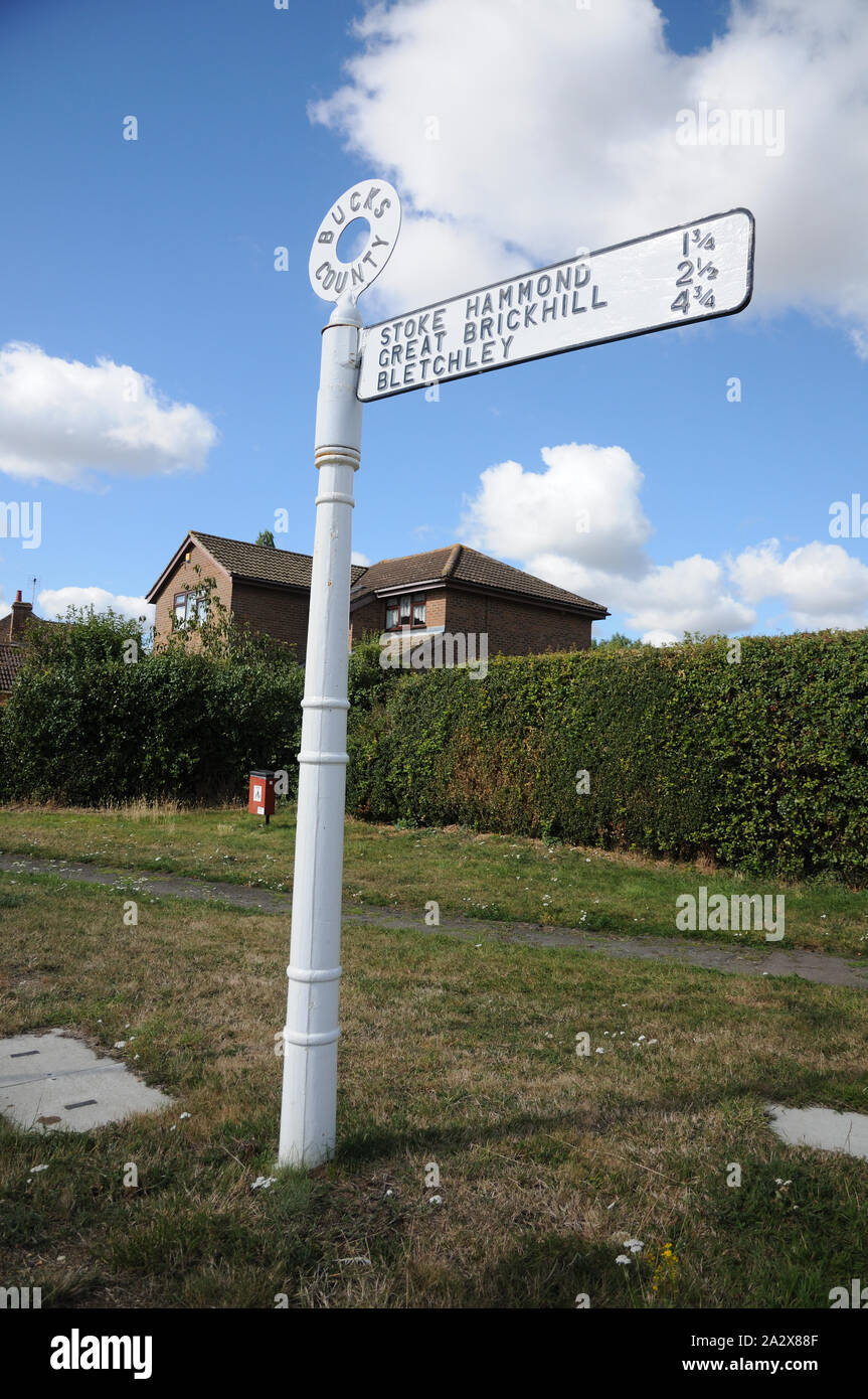 Sign post, Soulbury, Buckinghamshire Stock Photo - Alamy