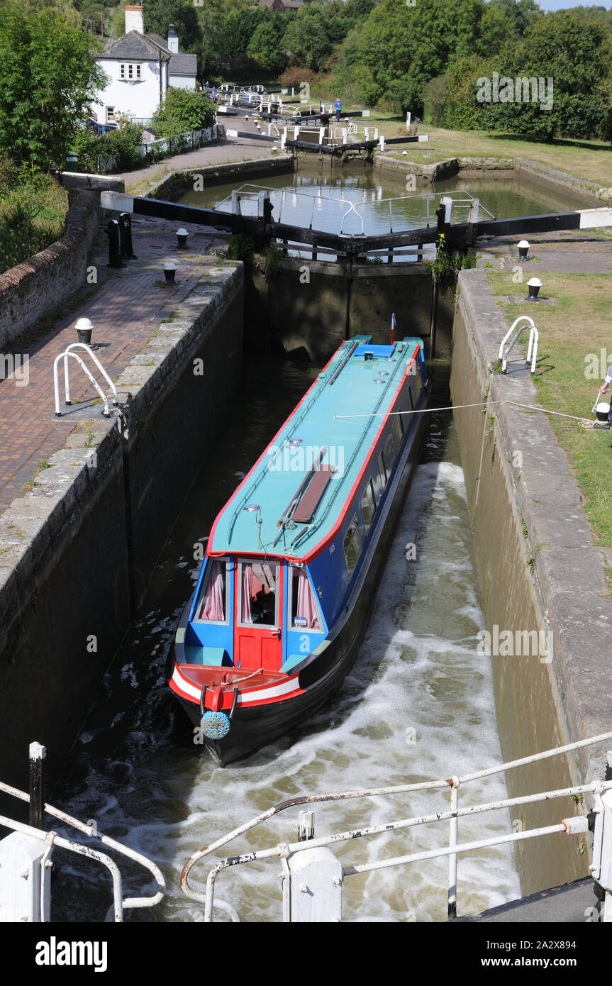 Barge in lock hi-res stock photography and images - Alamy