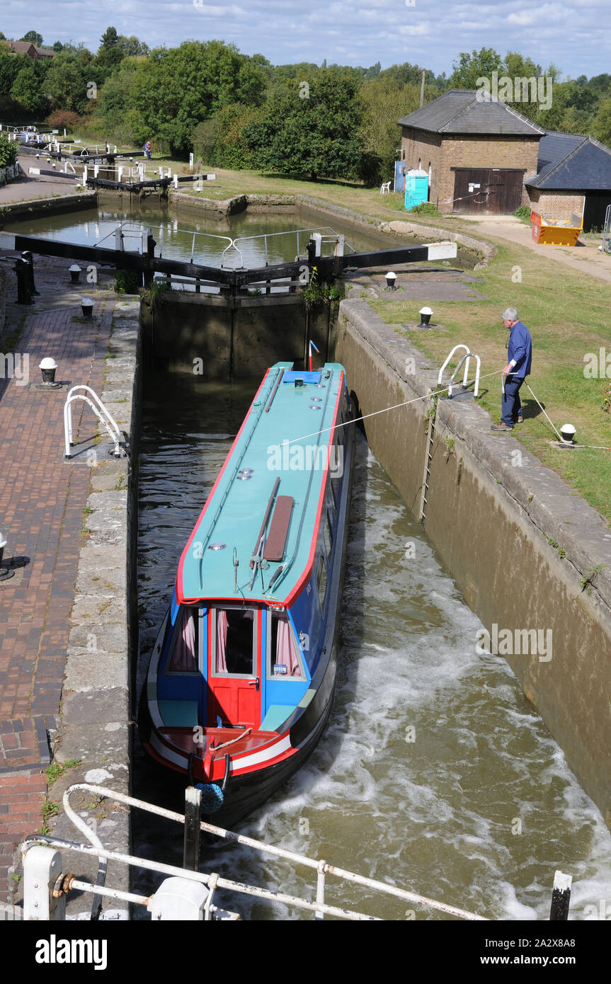 Barge in lock hi-res stock photography and images - Alamy
