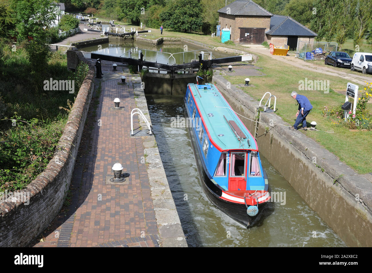 Barge in lock hi-res stock photography and images - Alamy