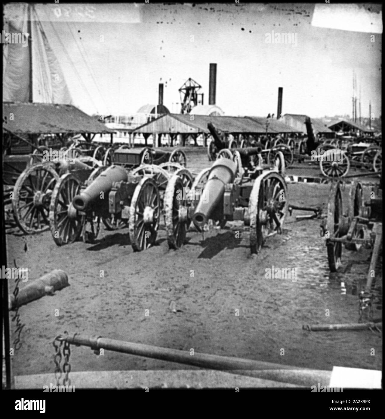 Siege guns hi-res stock photography and images - Alamy