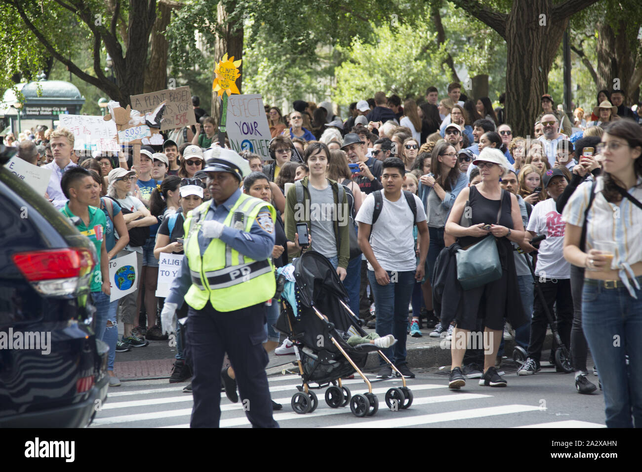 Climate change march 20 2019 usa hi-res stock photography and images ...