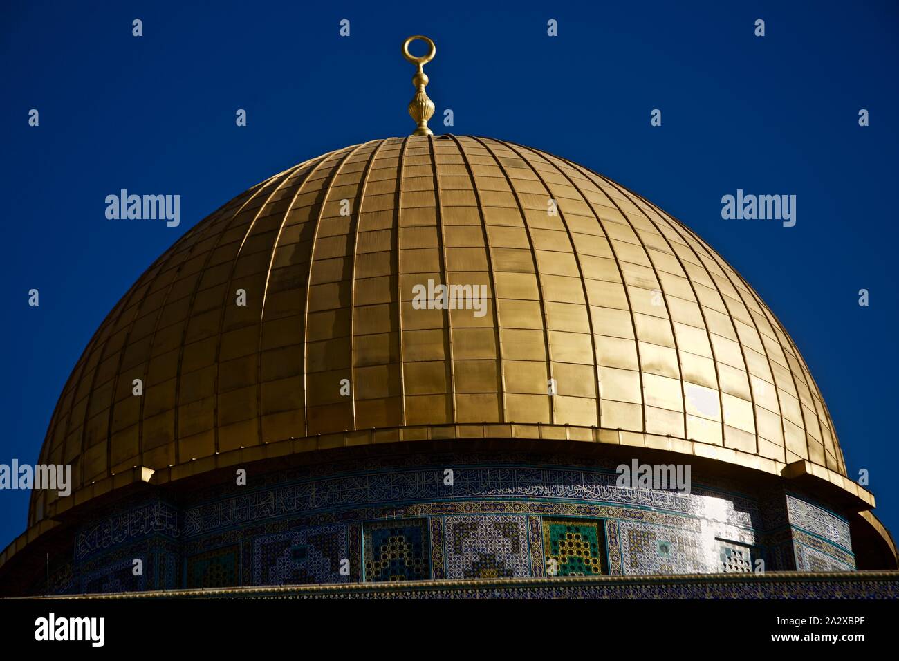 dramatic photo of the golden dome on the temple mount in jerusalem ...